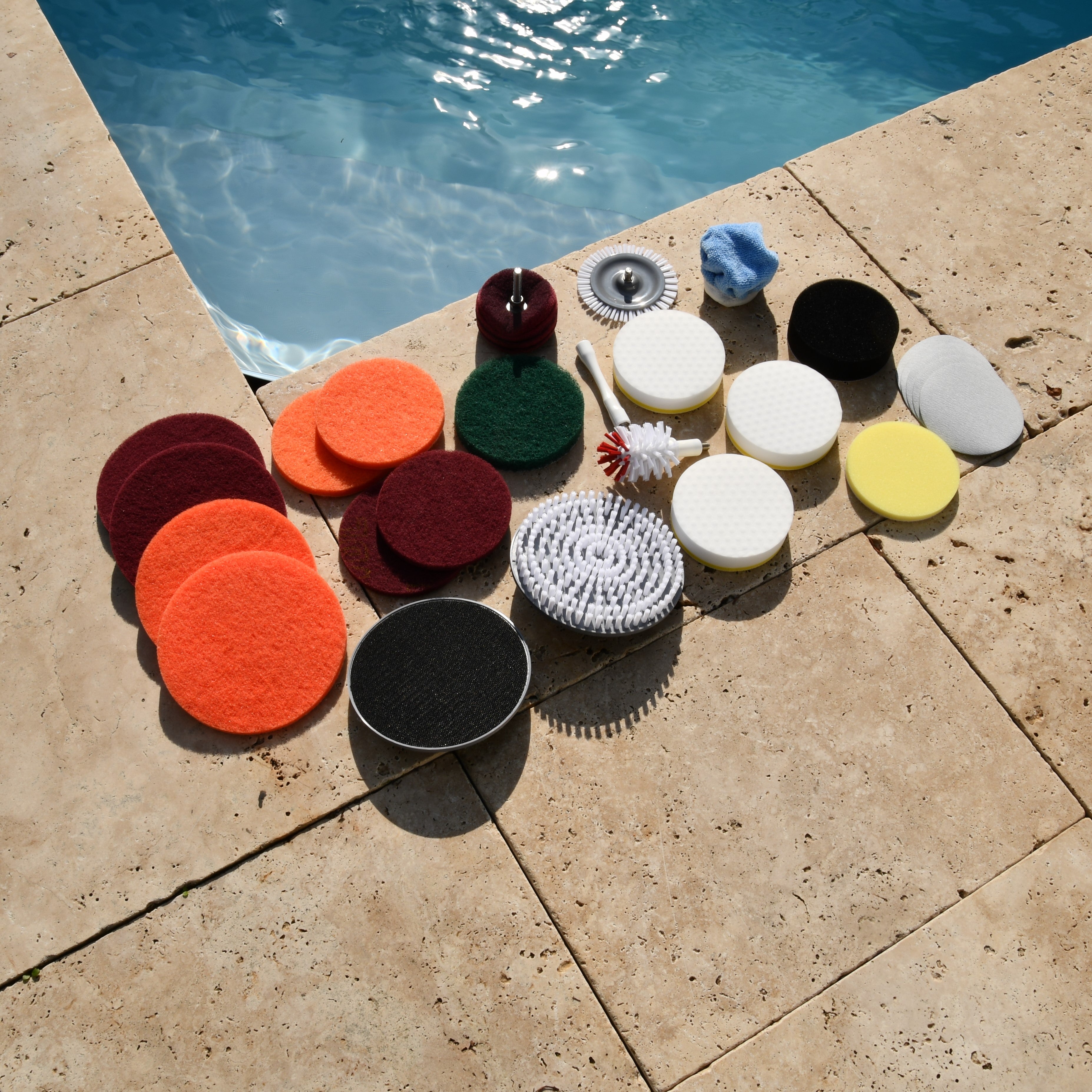 Pool accessory set
